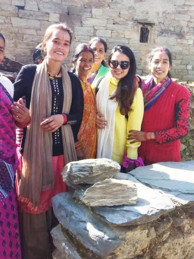 साक्षी और महेंद्र सिंह धोनी पहुंचे अपने पैतृक गांव उत्तराखंड। » www.eKumaun.com